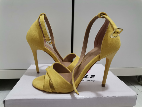 PRELEPE nove žute sandale