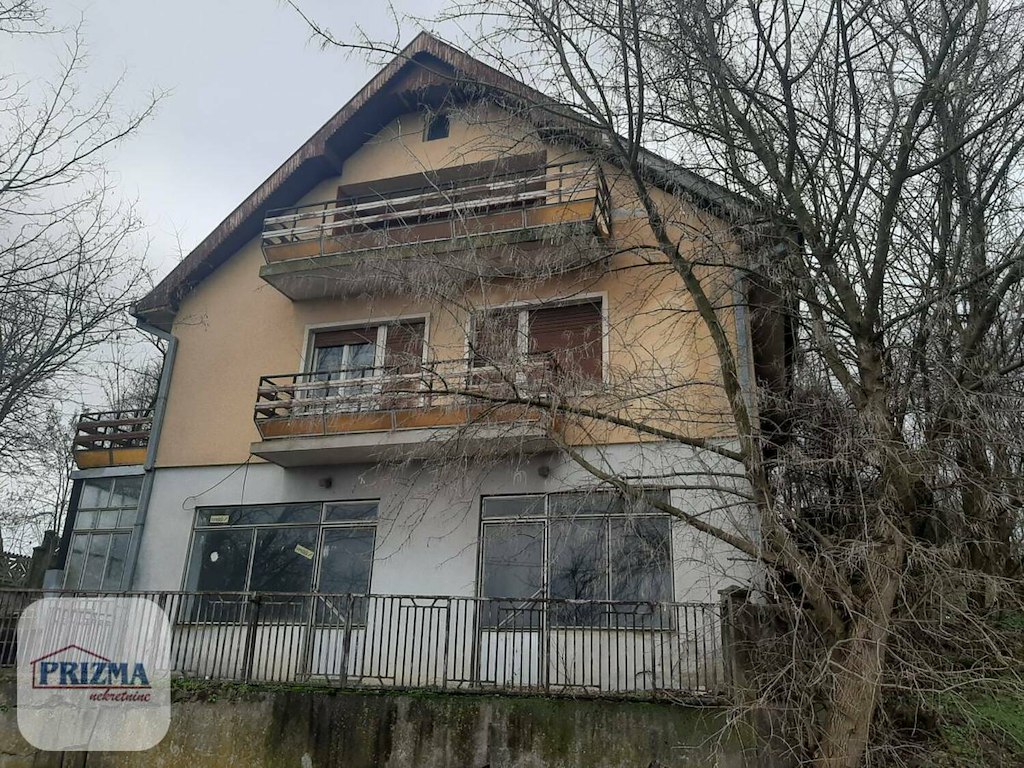 Kuća sa lokalom u Obrežu kod Varvarina.