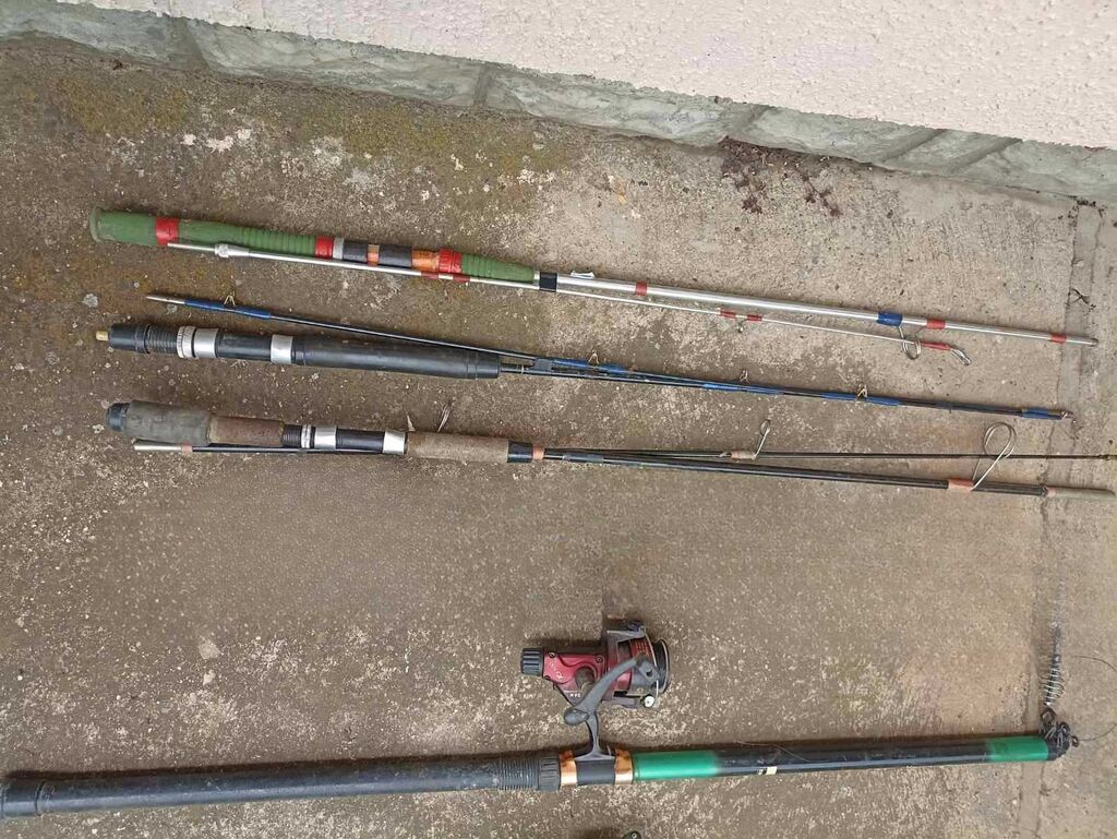Štapovi za ribolov sa slika,sve sa zadnje slike sem crveno označenog