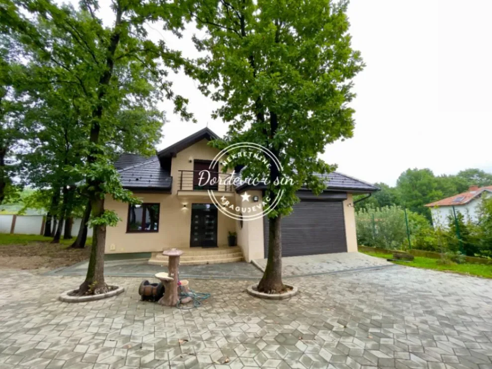 Prodaja, kuća, 259m2, Šumaričko jezero, Kragujevac