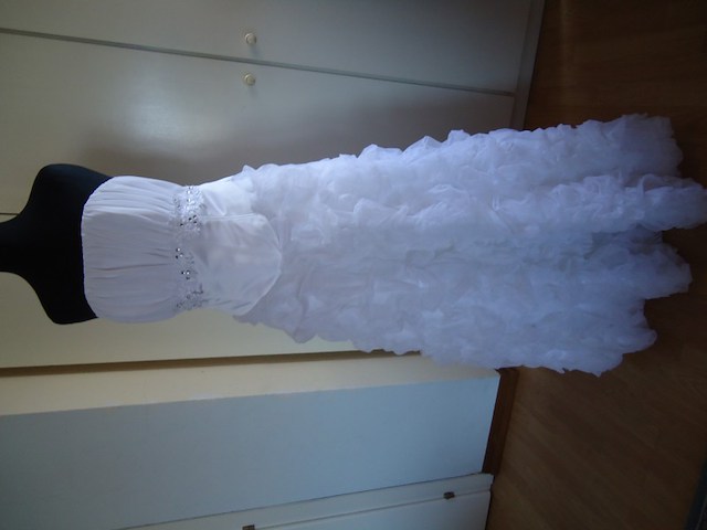Bela suknja na prodaju