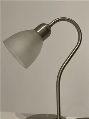 Prelepa stona lampa