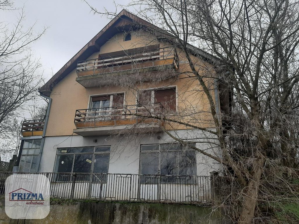 Kuća sa lokalom u Obrežu kod Varvarina.