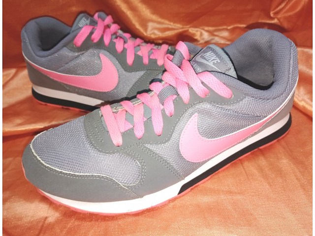 `NIKE MD RUNNER 2` patike br. 38,5