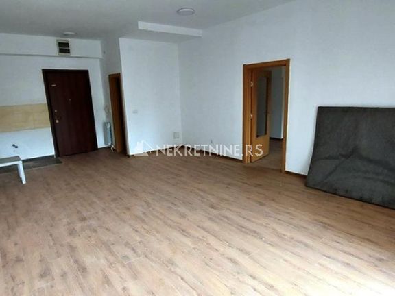 Saobraćajni fakultet - Vojvode Stepe, 80m2 + 50m2 terasa, Vojvode Stepe