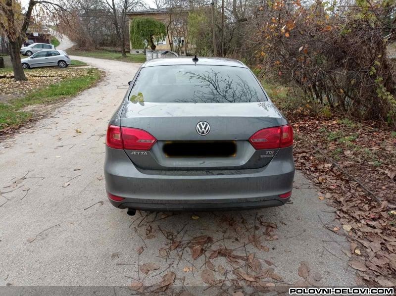 Volkswagen Jetta Polica U Gepeku Enterijer