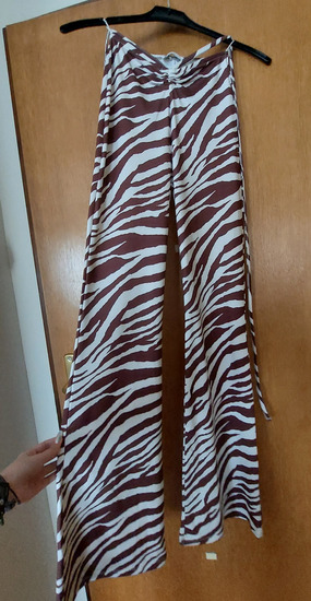 pantalone sa zebra printom