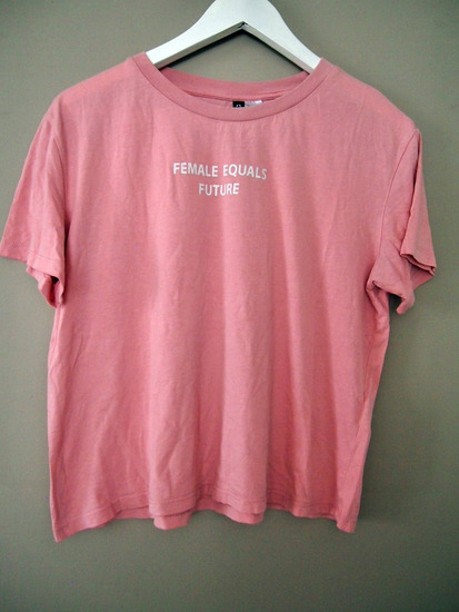 Crop H&M roze majica sa natpisom
