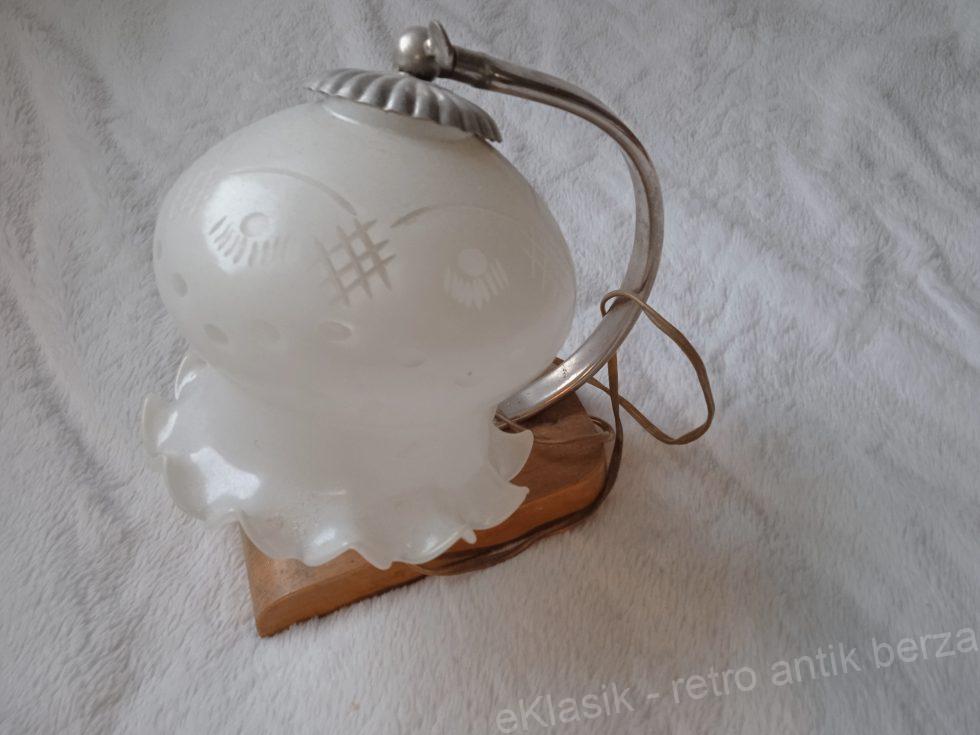 Antikvitet lampa sa rezbarenim staklom stara 50′