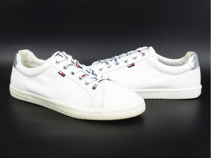 Tommy Hilfiger prelepe N3191