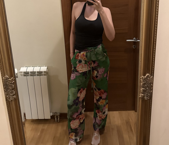 Zara cvetne pantalone