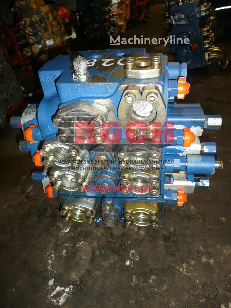 Liebherr R900249105 M6-1055-02-2M6-22M2J-0HV11-LH 10801455 - 3 SEKCYJNY hidraulični razvodnik za bagera
