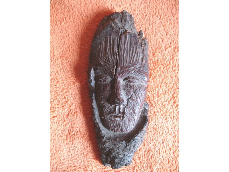Drvena figura glava