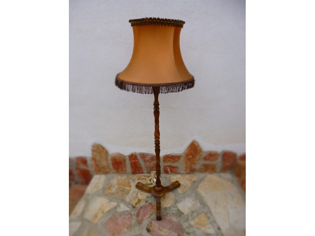 Lampa podna 1