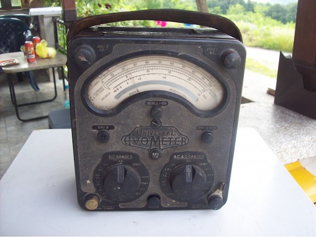 Universal Avometer REV. M.C.  Made in England