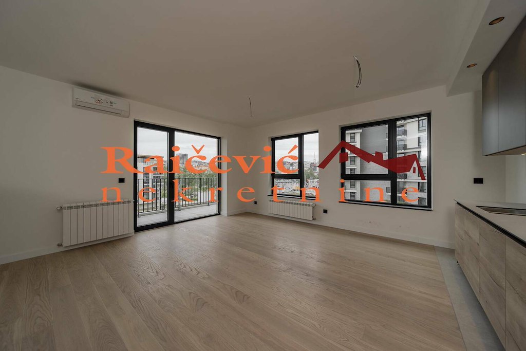 SAVSKI VENAC BEOGRAD NA VODI 87m2 , T , 480000e