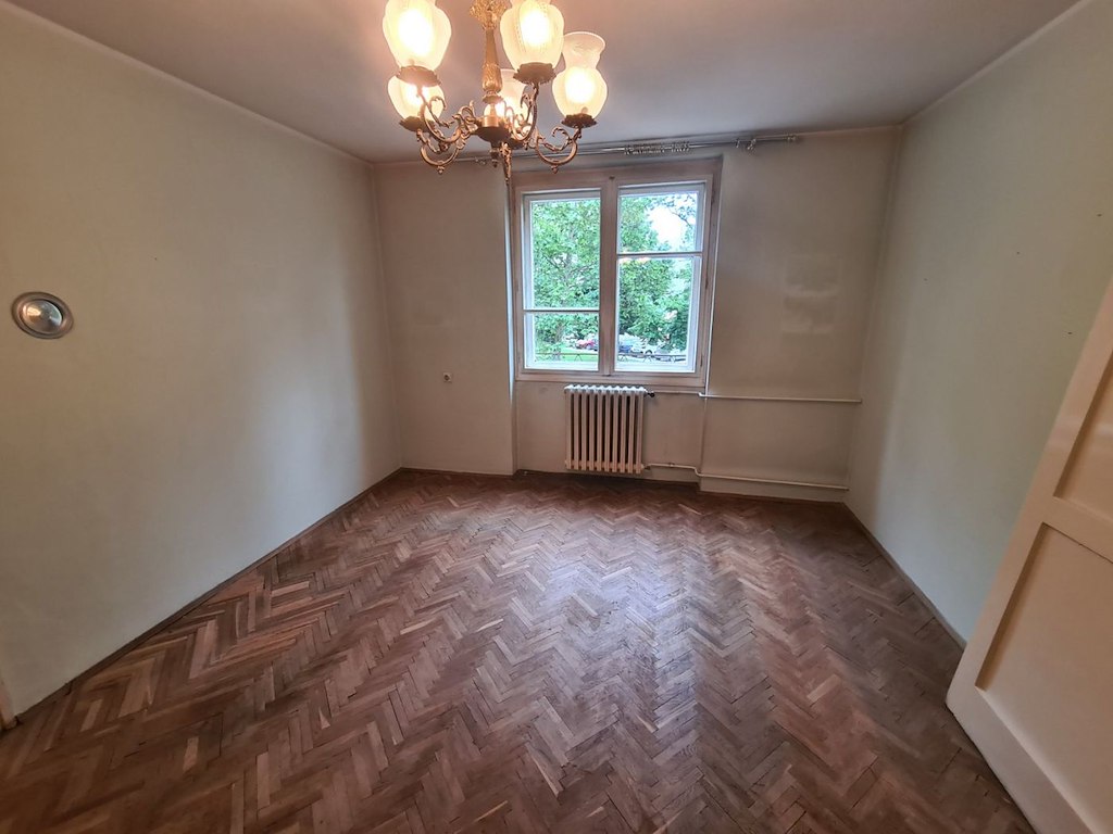 Uknjižen dvosoban stan 062 792 583
