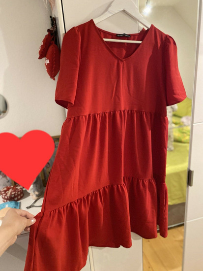 Crvena haljina sa karnerom