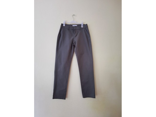 Pantalone Reserved velicina 34 kao nove