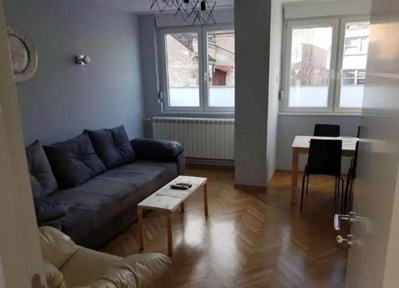 Izdavanje, dvosoban stan, 50m2, Skadarlija, Beograd