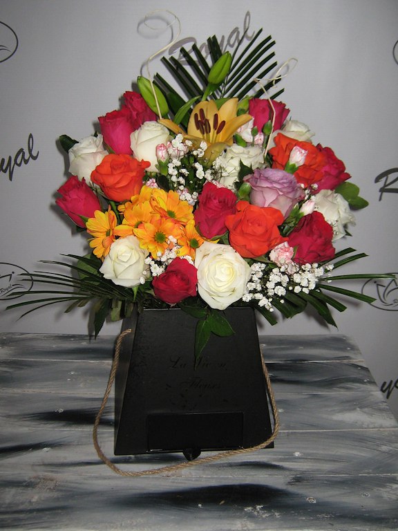 Box of flowers cvetni mix 476
