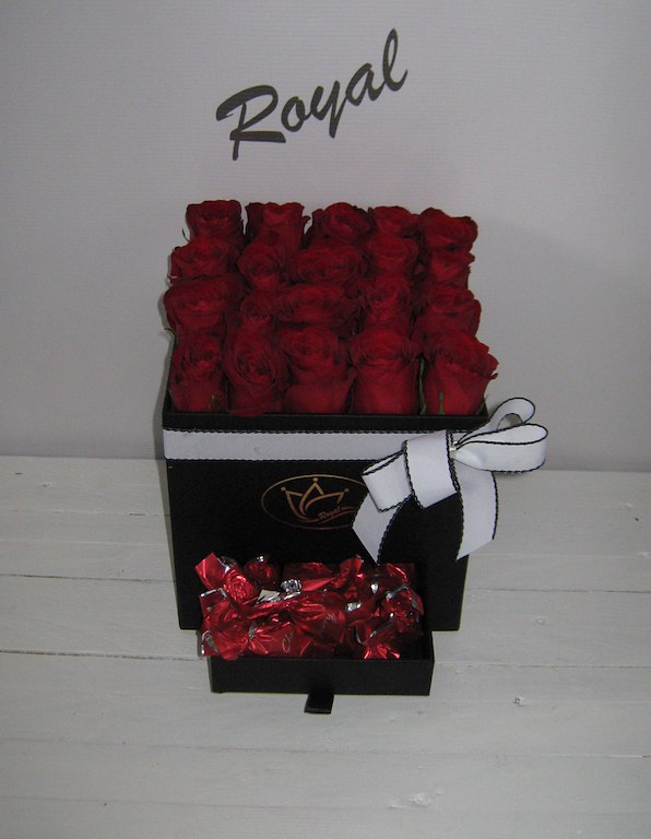 Box of flowers sa ružom i cherry bombonama 468