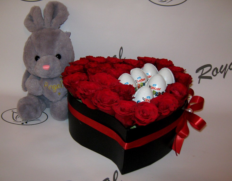 Box of flowers srce sa ružam, kinder jajima i igračkom 183
