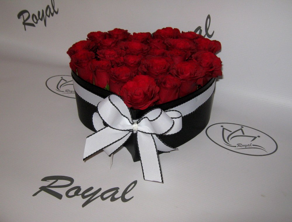 Box of flowers srce sa ružama 218