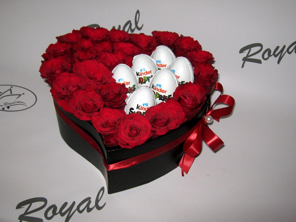 Box of flowers srce sa ružama i kinder jajima 182