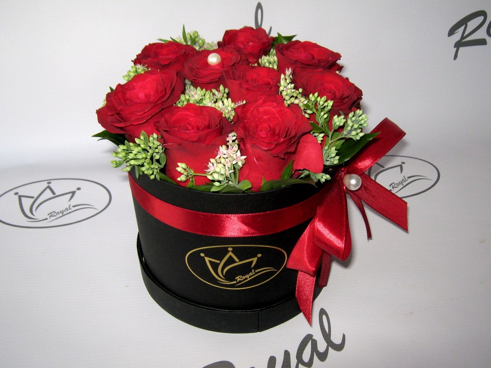 Box of flowers sa crvenom ružom 390