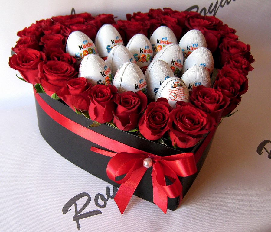 Box of flowers srce sa ružom i kinder jajima 389