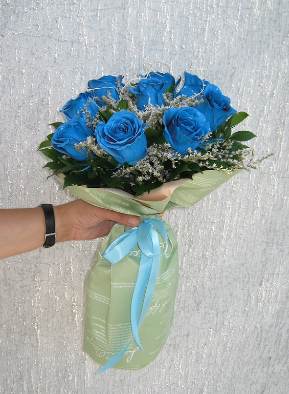 Buket sa plavim ružama 386