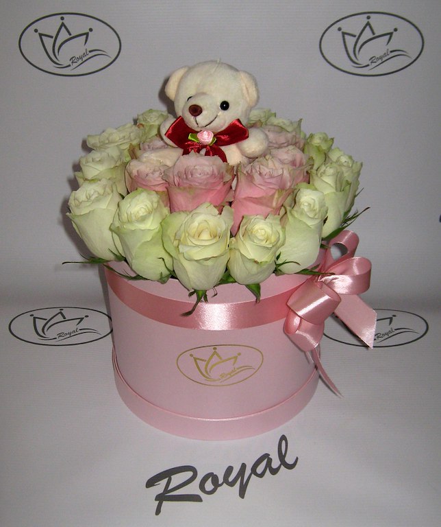 Box of flowers sa ružama i plišanom igračkom 363