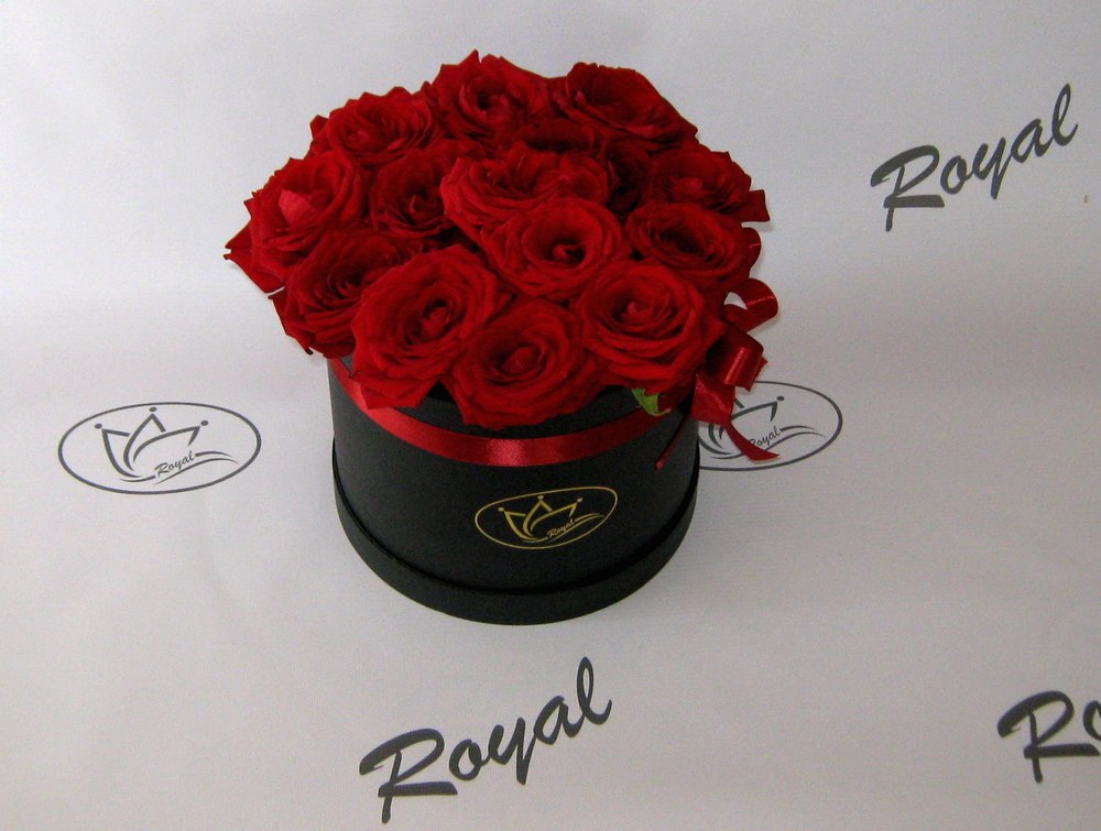 Box of flowers sa crvenim ružama 358