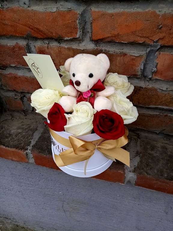 Box of flowers sa ružama i plišanom igračkom 314