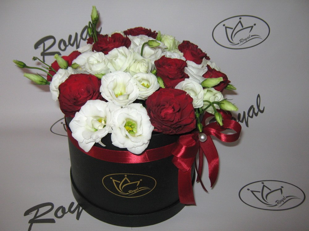 Box of flowers sa lizijantusom i ružom 312