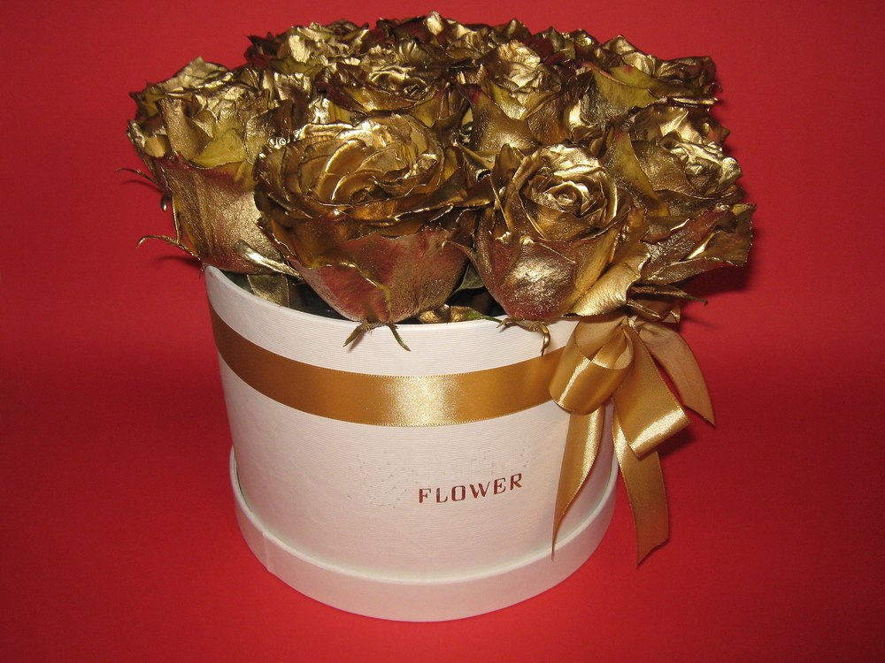 Box sa zlatnim ružama 090