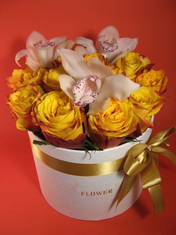 Box sa narandžastim ružama i orhidejama 089