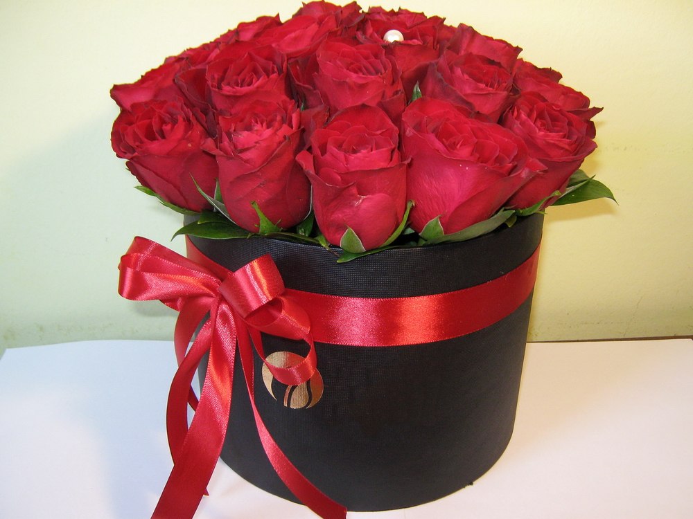 Box sa crvenim ružama 080