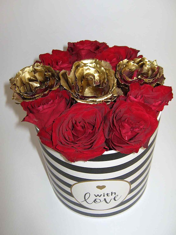Box sa crvenim i zlatnim ružama 059