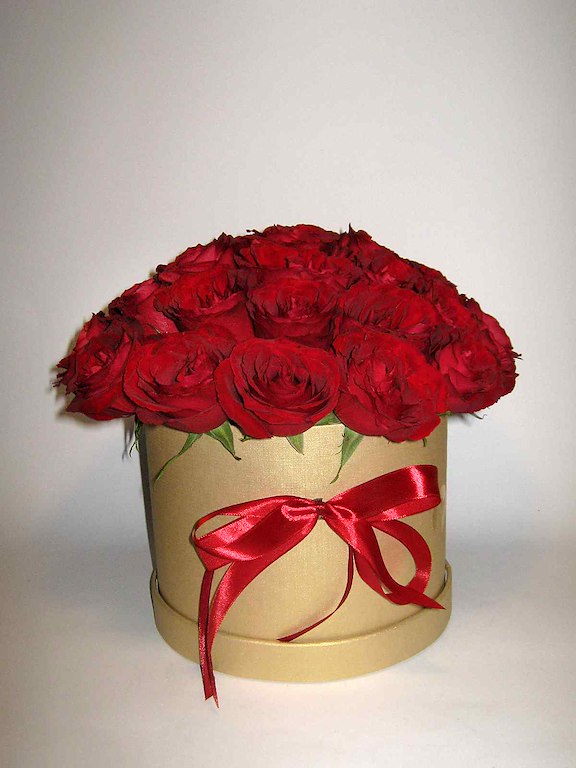 Box sa crvenim ružama 053