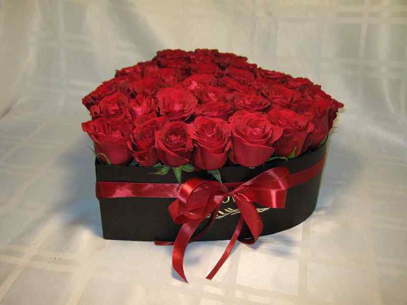 Box srce sa crvenim ružama 031
