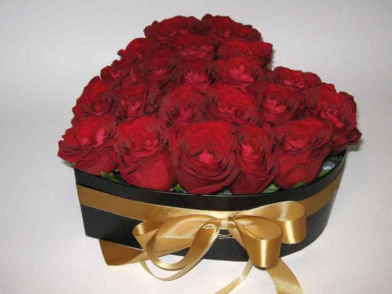 Box srce sa crvenim ružama 016