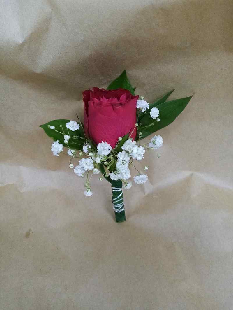 Cvetić za rever crvena ruža i gipsofila 126