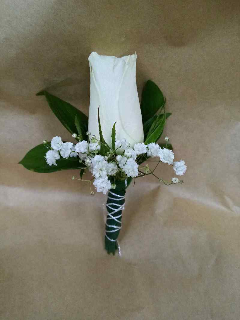 Cvetić za rever bela ruža i gipsofila 125