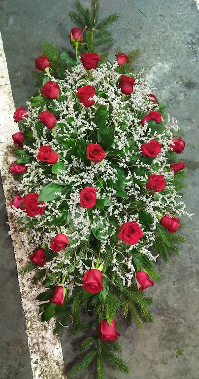 Suza sa crvenim ružama 211