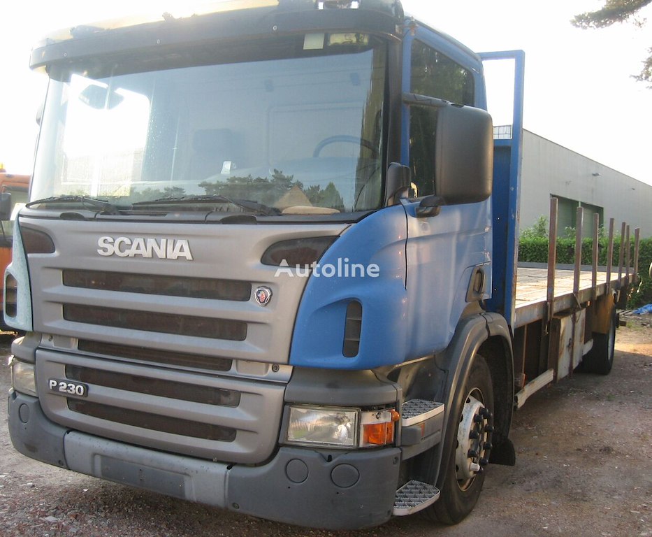 Scania P230 kamion s ravnom platformom