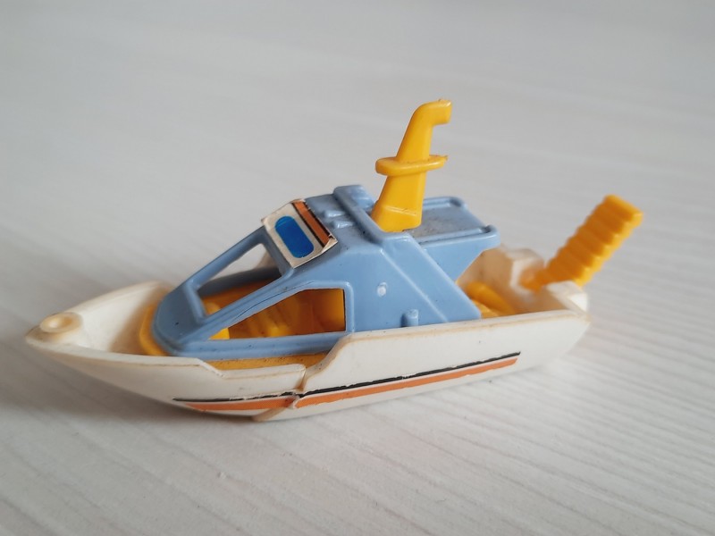 BELI BRODIĆ KINDER