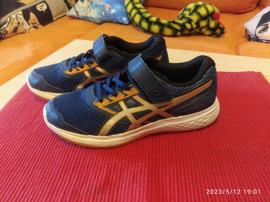 Asics patike 33.5 broj