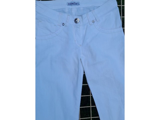 letnje pantalone bele ,,Promise`.veličina 36